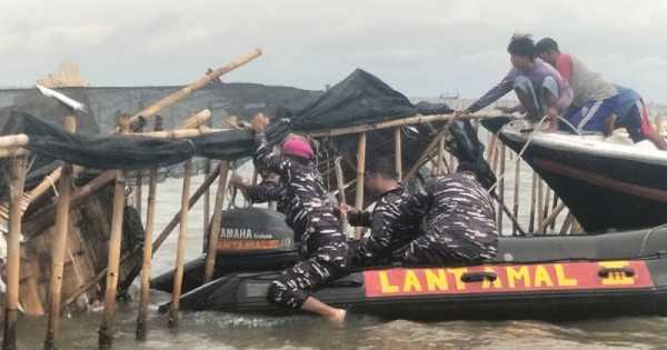 Akhirnya Pagar Laut Misterius di Tangerang Dibongkar TNI AL dan Nelayan - Nasional - Cakra Dunia ...