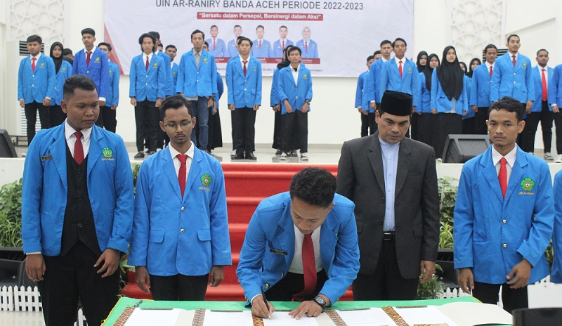 Rektor Prof Mujiburrahman Lantik Pengurus SEMA UIN Ar-Raniry Banda Aceh - Pendidikan - Cakra ...